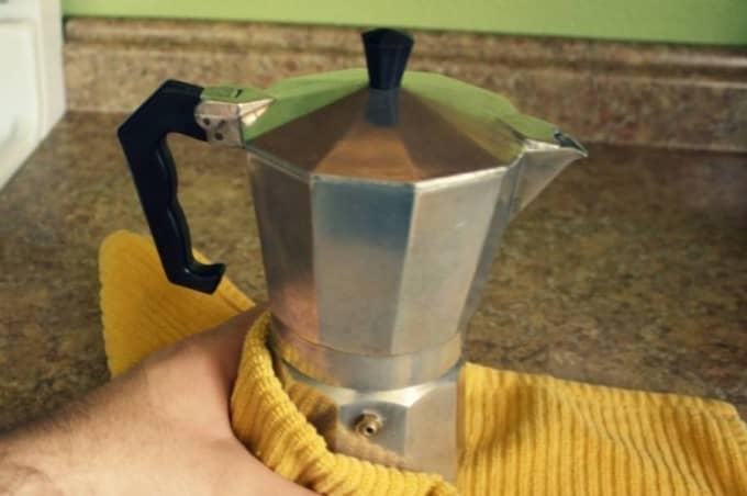 How To Use A Moka Pot To Make Delicious Coffee On The Stove