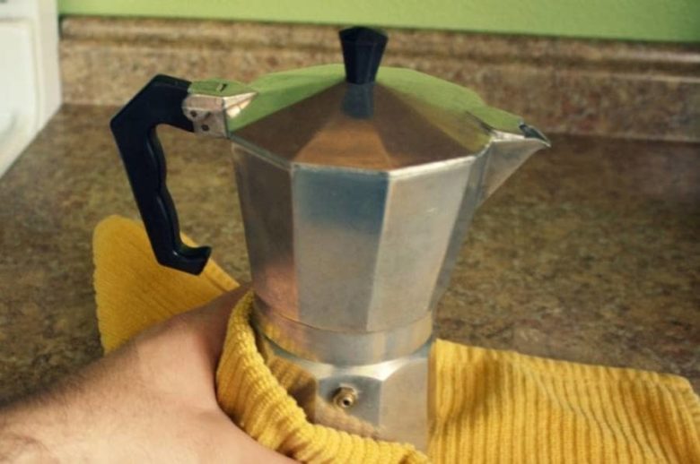 How To Use A Moka Pot To Make Delicious Coffee On The Stove